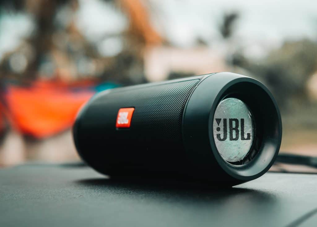 How to connect jbl speakers - Spacehop